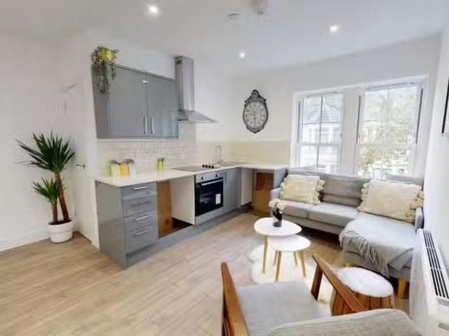 Just in! 2 bedroom apartment for rent in Flat 1, Theobald Road.