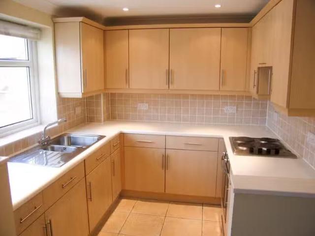 Deal! 2 bedroom apartment for rent in Flat 4, Ashbourne Court.