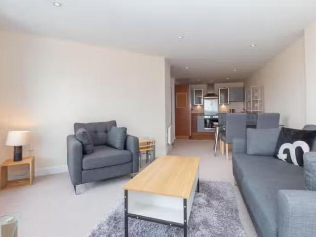 Deal! 2 bedroom apartment for rent in Quartz, 10 Hall Street.