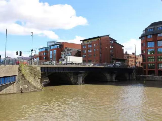 Just in! 2 bedroom apartment for rent in St. Nicholas Street.