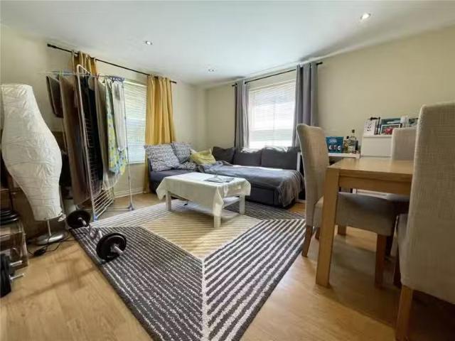 Cheap 2 bedroom apartment for rent in Suffolk Road, Bournemout.