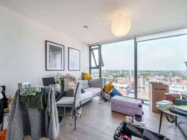 For Rent! 2 bedroom apartment for rent in Sheepcote Street, Bi.