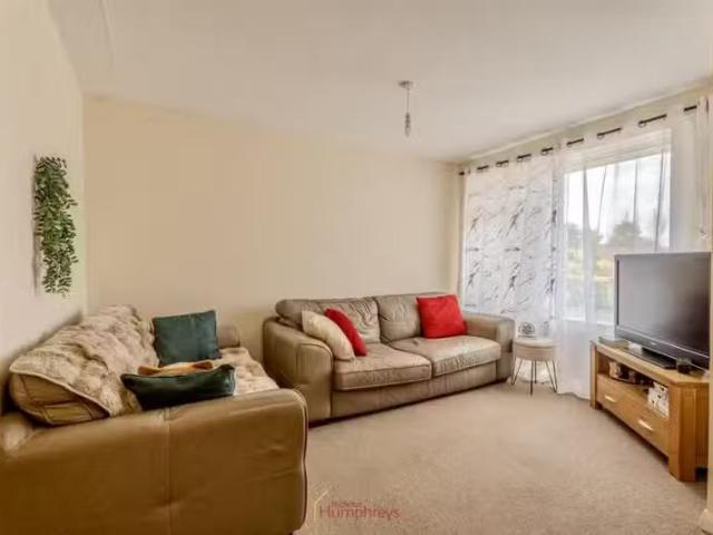 Nice 2 bedroom apartment for rent in Sopwith Crescent, Wimborn.