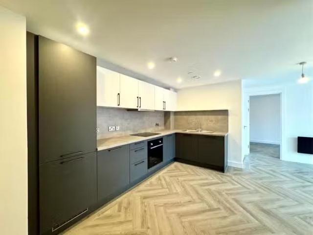 For Rent! 2 bedroom apartment for rent in Upper Gough Street.