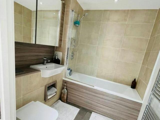 For Rent 2 Bedroom Apartment London London DS74259977