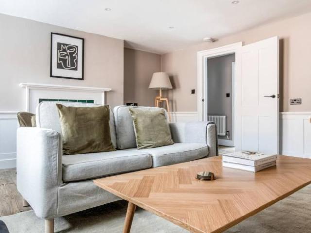 For Rent 2 Bedroom Apartment London London DS95625335