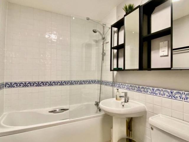 For Rent 2 Bedroom Apartment London London DS97776983