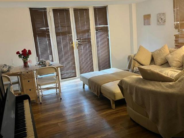 For Rent 2 Bedroom Apartment London London DS100414956