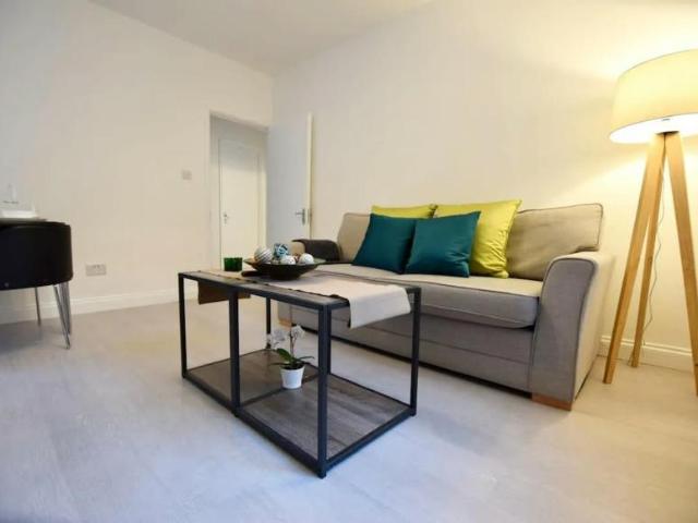 For Rent 2 Bedroom Apartment London London DS101484099
