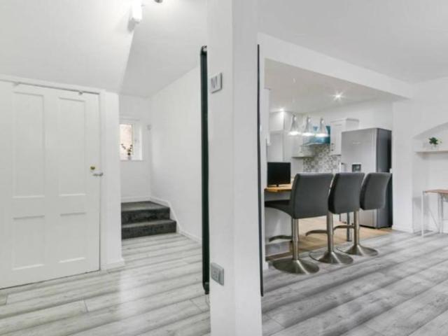For Rent 2 Bedroom Apartment London London DS101812864