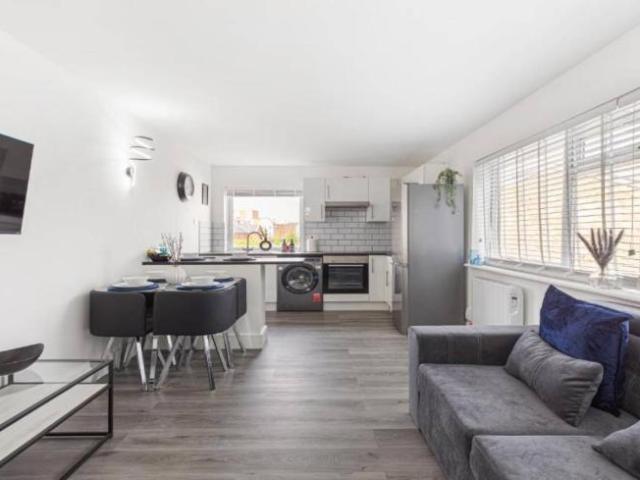 For Rent 2 Bedroom Apartment London London DS101812972