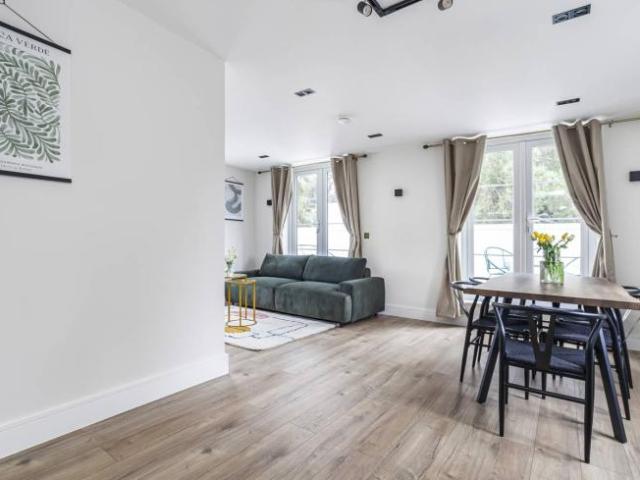 For Rent 2 Bedroom Apartment London London DS101817471