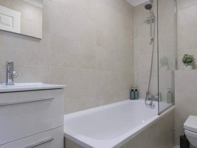 For Rent 2 Bedroom Apartment London London DS101852867