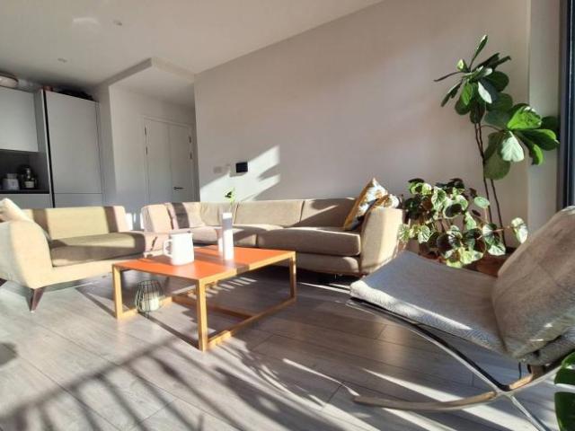 For Rent 2 Bedroom Apartment London London DS102718154