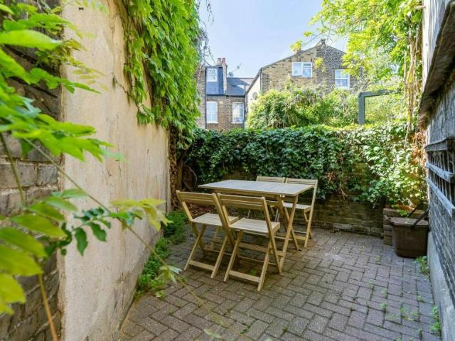 For Rent 2 Bedroom Apartment London London DS102848521