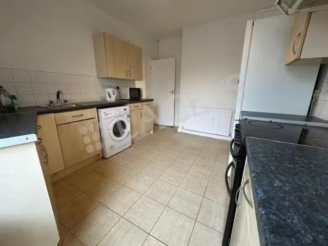Cheap 2 bedroom end of terrace house for rent in Earle Street.