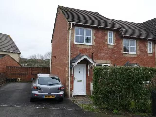 Charming 2 bedroom end of terrace house for rent in Plover Cou.