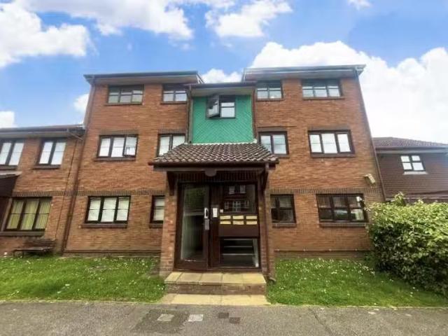 Charming 2 bedroom flat for rent in Tavener Close, Baiter Park.