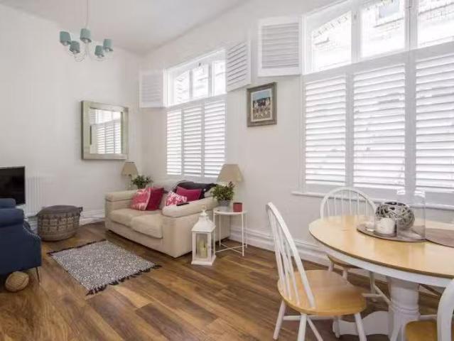 Rental! 2 bedroom flat for rent in Windsor Lofts, Penarth, CF64