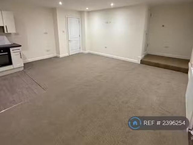 For Rent! 2 bedroom flat for rent in Avonmouth Road, Bristol.
