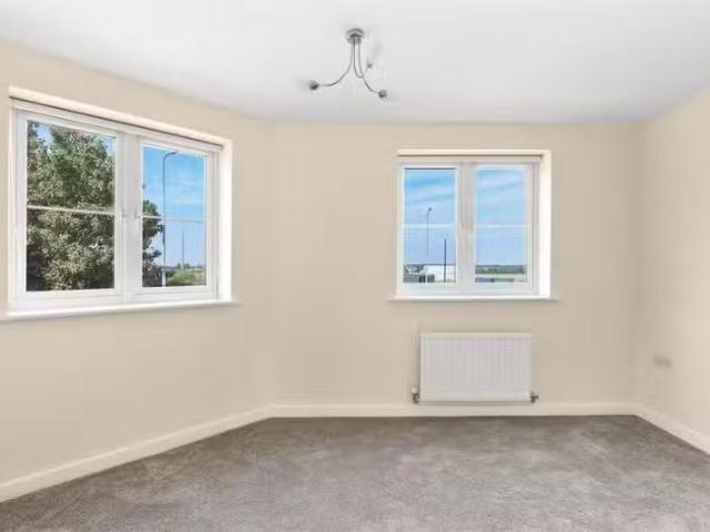 Just in! 2 bedroom flat for rent in Blenheim Square, North Wea.