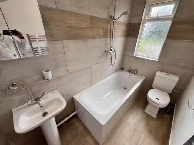 Cozy 2 bedroom flat for rent in Charminster/ Queens Park Borde.