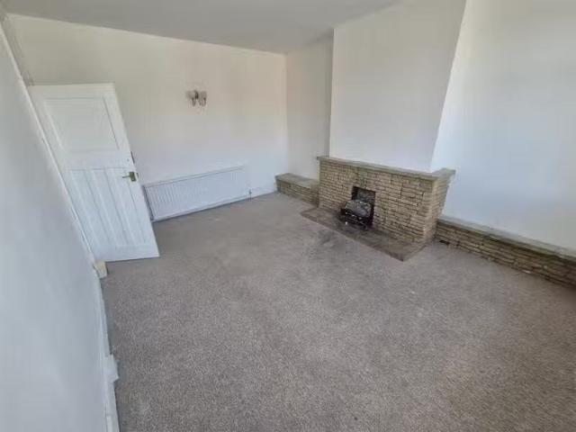 Cheap 2 bedroom flat for rent in Charminster Road, Bournemouth.