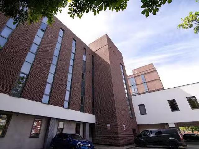 Unique 2 bedroom flat for rent in Crosby Road North, Liverpool.