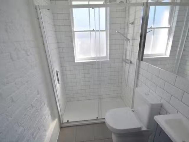 Deal! 2 bedroom flat for rent in Grosvenor Place, Margate, CT9.