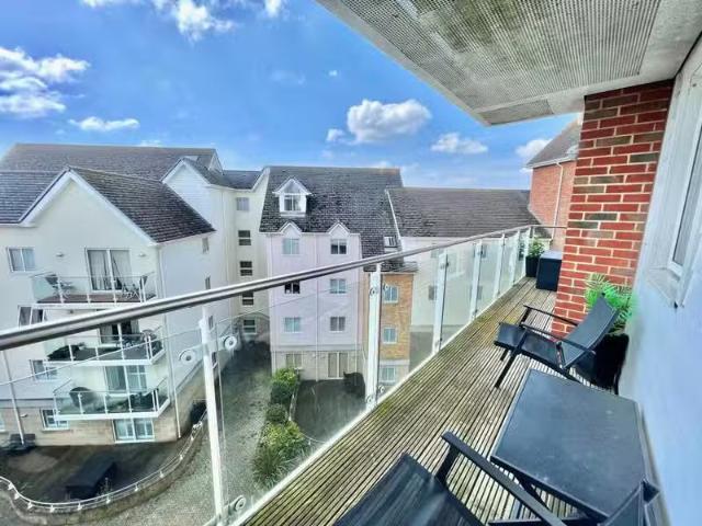 Unique 2 bedroom flat for rent in Honeycombe Chine, BH5