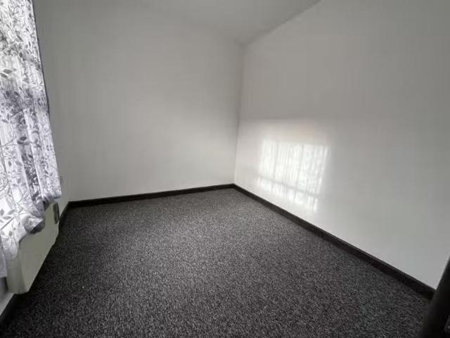 Charming 2 bedroom flat for rent in Langley High Street, Oldbu.