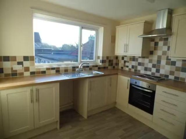 Nice 2 bedroom flat for rent in Links Court Moorland Road,, W.