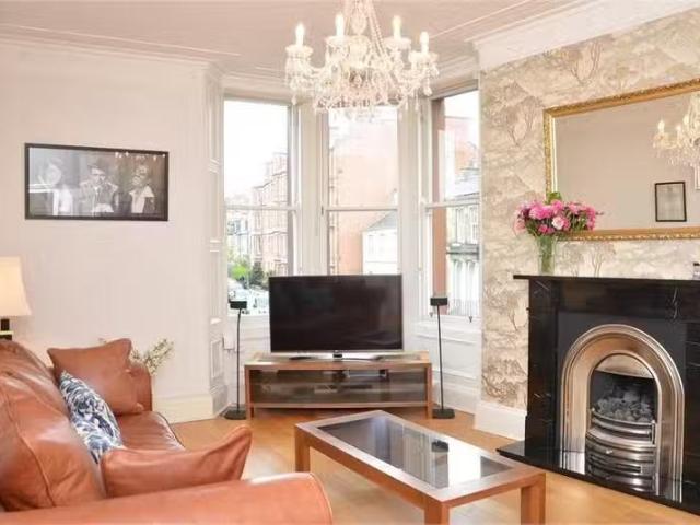 Cheap 2 bedroom flat for rent in Straiton Place, Edinburgh, Mi.