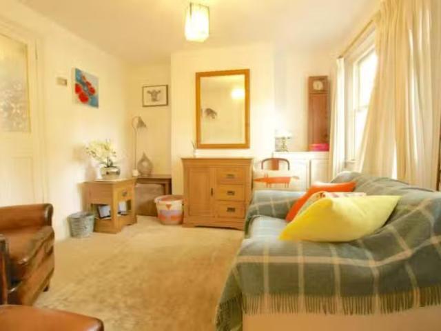 For Rent! 2 bedroom house for rent in Church Street, Hatfield.