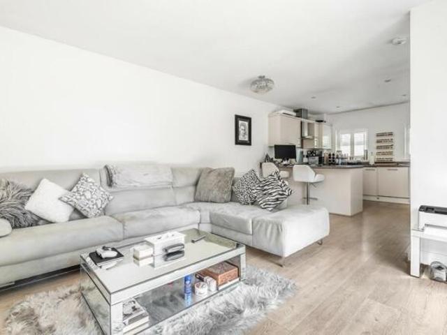 For Rent 2 Bedroom House Surrey Great London DLS101633097