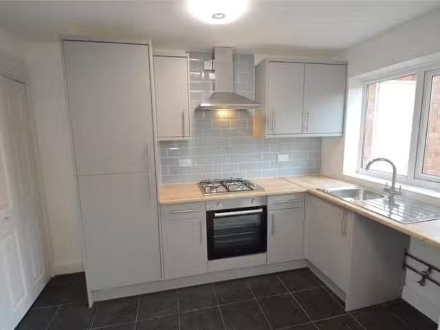 Rental! 2 bedroom link detached house for rent in Alcester Roa.