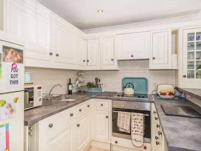 Cheap 2 bedroom Semi Detached House to rent, Cadogan Court, Su.