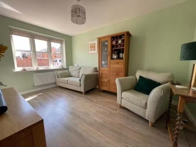 Nice 2 bedroom semi detached house for rent in Avon Way, Bidfo.