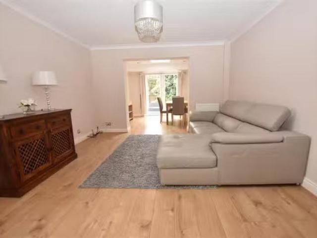 Just in! 2 bedroom semi detached house for rent in Culver Rise.