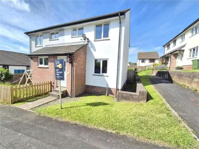 Nice 2 bedroom semi detached house for rent in Holwill Drive.