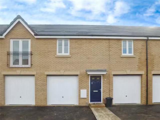 Cheap 2 bedroom semi detached house for rent in Parsonage Road.