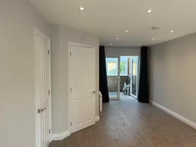 Nice 2 bedroom semi detached house for rent in Robinson Court.
