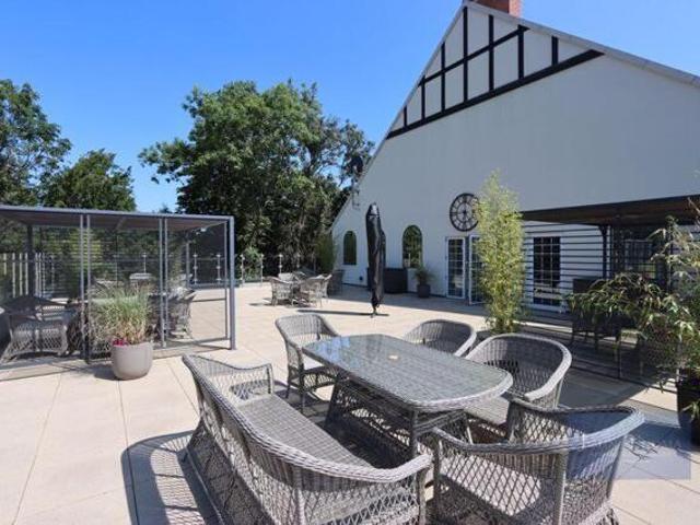 For Rent 2 Bedroom Shared Living/roommate Chigwell Essex DS100056090
