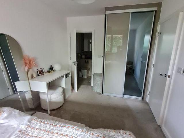 For Rent 2 Bedroom Shared Living/roommate Greater London England DS91409757