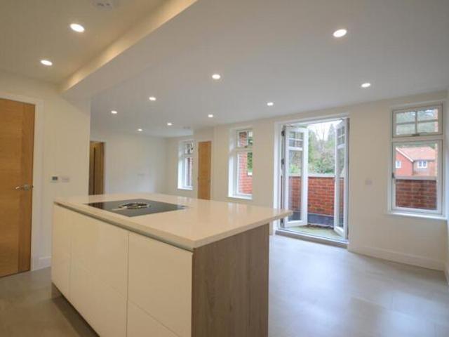 For Rent 2 Bedroom Shared Living/roommate Hindhead Surrey DS101344736