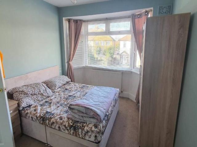 For Rent 2 Bedroom Shared Living/roommate London London DLS101818556