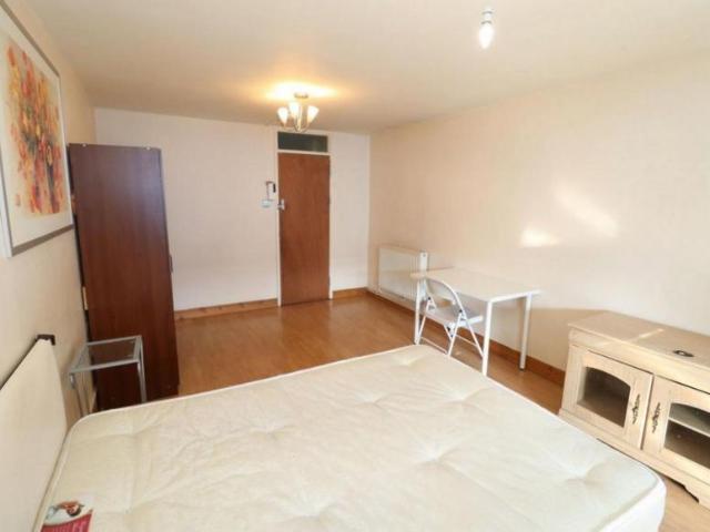 For Rent 2 Bedroom Shared Living/roommate London London DS90560369
