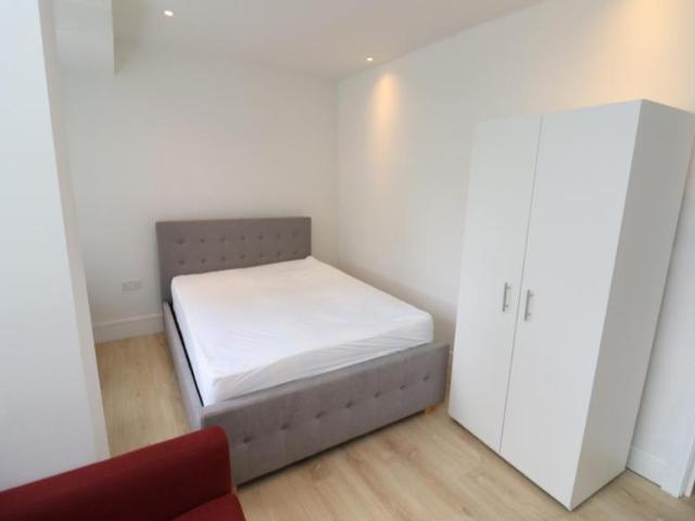 For Rent 2 Bedroom Shared Living/roommate London London DS90560858
