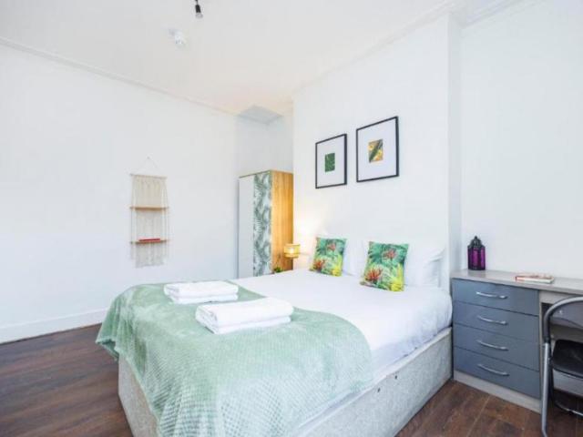 For Rent 2 Bedroom Shared Living/roommate London London DS90561784