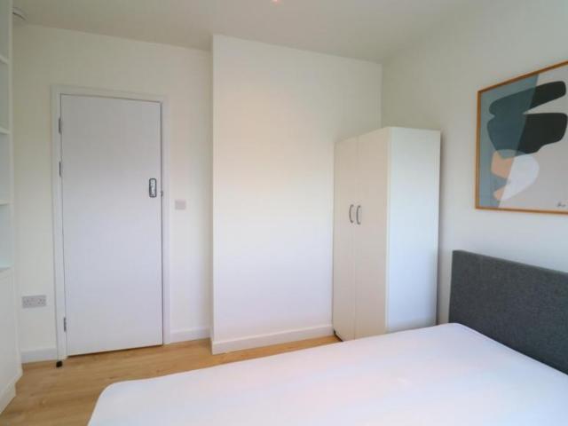 For Rent 2 Bedroom Shared Living/roommate London London DS90563863